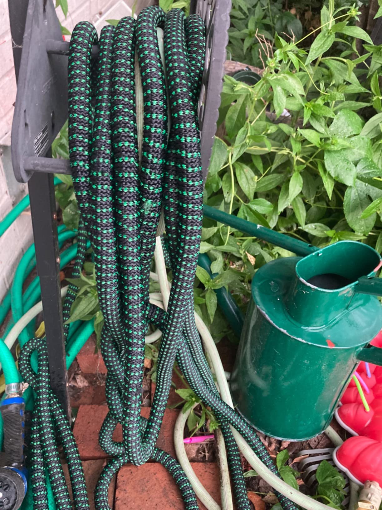 The Methods of Using a 100 Foot Collapsible Garden Hose and the Precau